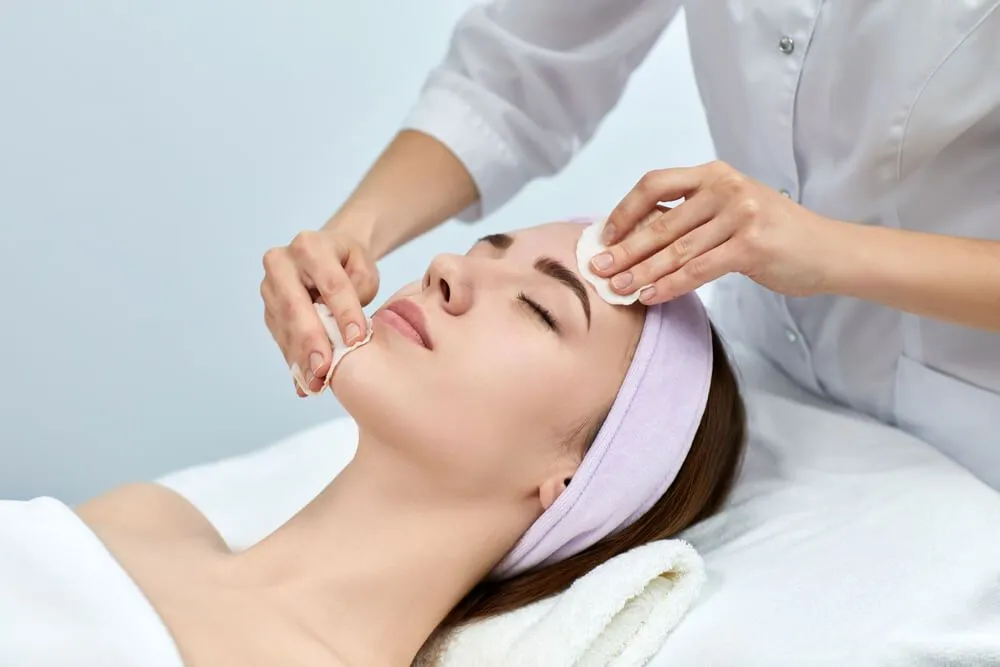 Non-Surgical Eye Bag Removal Singapore: What Really Works in 2025